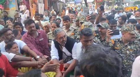 Bengaluru Bbmp Evicts Street Vendors Again In Jayanagar Late Night Protest Held