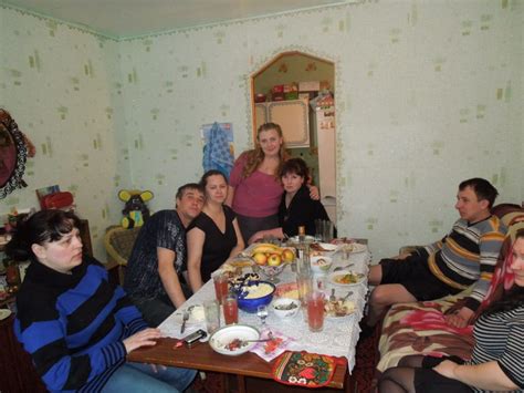 Марина зі своїм чоловіком Анатолієм прямо забігли у батьківську квартиру Мамо тату привіт