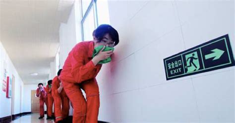 救命 VS 要命火灾中能不能用湿毛巾捂住口鼻 知乎