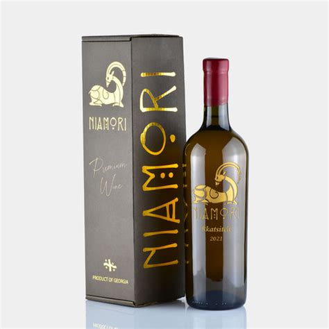 რქაწითელი თეთრი მშრალი მუყაოს ყუთით 0 75 ლ წარწერის გრავირებით Niamori • ნიამორი