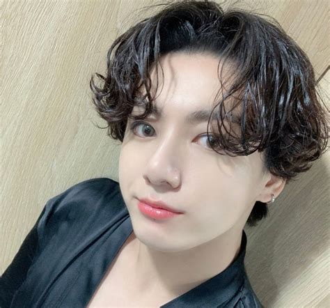 방탄소년단 정국 中팬클럽 부산 지하철 종합운동장역 전광판 3개 광고 송출→bts 콘서트 응원…초특급 팬심 네이트 연예