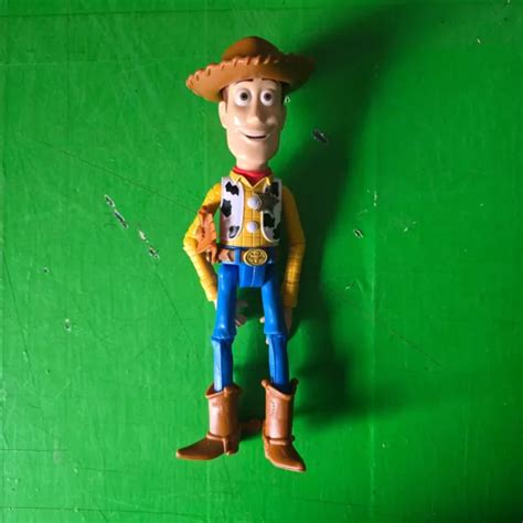 Disney Pixar Toy Story 4 Poseable Sheriff Woody Action Figure £599