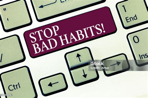 그만 나쁜 습관을 보여주는 텍스트 기호 아닌 좋은 행동 및 고도 하 고 종료 하는 사람을 요구 하는 개념적 사진 흡연 문제에 대한 스톡 사진 및 기타 이미지 Istock