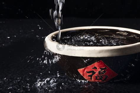 白酒倒酒高清图片下载 正版图片501387993 摄图网