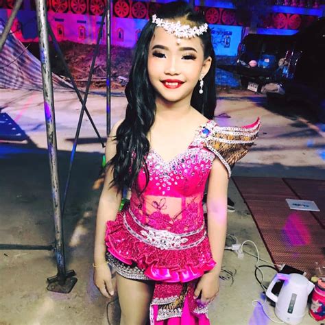 มันบ่แมนของง่าย น้องเจล เอมมี่ แฟนเพจ Facebook