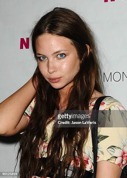 9 Hot Sexy Daveigh Chase Bikini Pics
