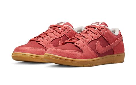 The Nike Sb Dunk Low Appears In Red And Gum For Autumn House Of Heat