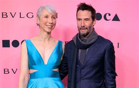 Keanu Reeves Kisses Girlfriend Alexandra Grant With His Eyes Open