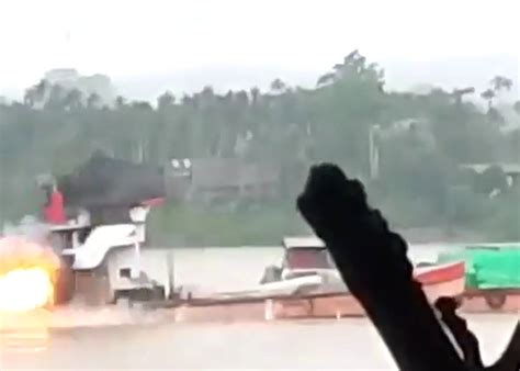 Khit ချင်းတွင်းမြစ်ကြောင်းအတိုင်းဆန်တက်လာသည့် စစ်သင်္ဘောများကို တိုက