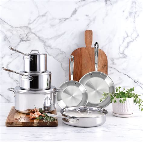 All Clad D3 Stainless 2 Quart Sauce Pan With Lid