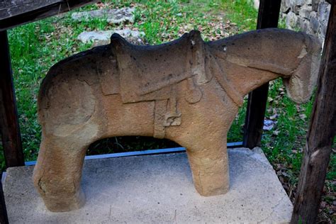 თბილისის ეთნოგრაფიული მუზეუმის სამაროვანი Georgian Travel Guide