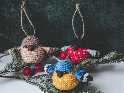 Мастер класс по вязанию игрушки крючком Игрушка на ёлку Пташка Дарья Неустроева скачать