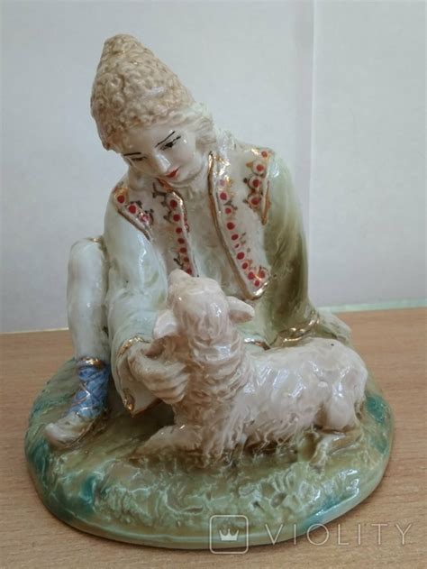 Девушка с ягнёнком Фарфоровая статуэтка 109124002 купити Violity