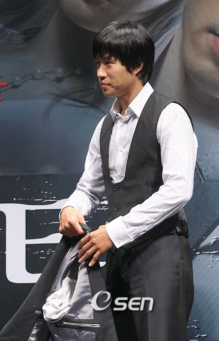 사진 유준상상의 재킷 한번 벗어보고