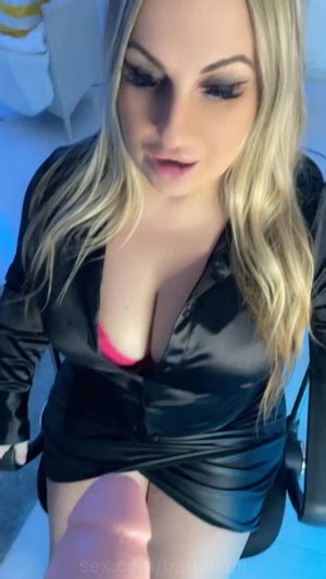 Baddiemi Subscribe For More Dildo Content