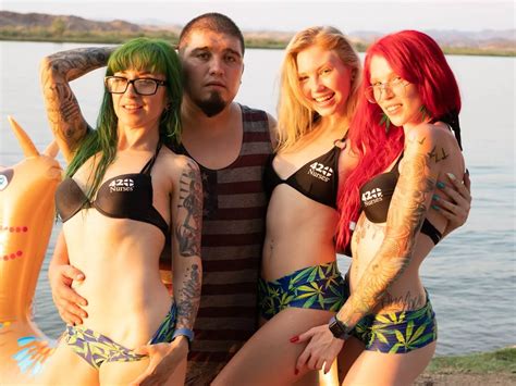 Hot Sexy Chacha Polyamory Bikini Pics