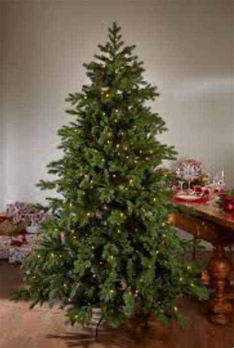 ნაძვის ხე მწვანე 240სმ 600 Led განათებით