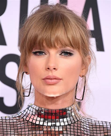 Taylor Swift Haircut Short