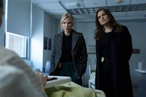 Watch Benson And Rollins Go Into Mom Mode In Law And Order Svu Sneak