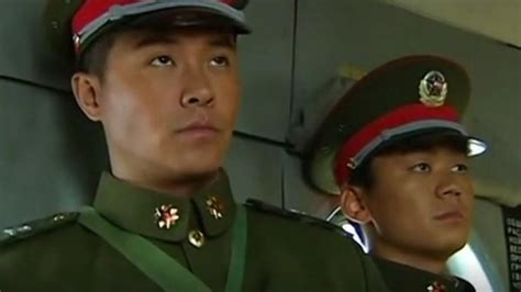 《士兵突击》第21集02：许三多和成才乘坐直升机，前往a大队 高清1080p在线观看平台 腾讯视频
