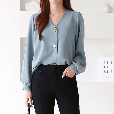 포스티 골드단추 브이넥 블라우스o2208bl164c