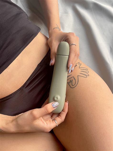Juliane Kühr Designs Vibrator That Doubles As Artificial Insemination Device