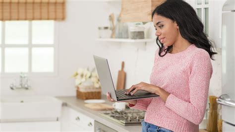 Rekomendasi Laptop Harga Rp Jutaan Terpopuler Cek Sekarang