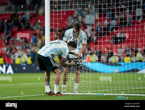 Argentinas Rodrigo De Paul And Giovani Lo Celso Cut A Souvenir From