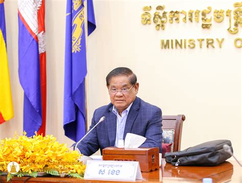 សម្តេចក្រឡាហោម ស ខេង៖ ច្បាប់ចរាចរណ៍ផ្លូវគោកថ្មី ត្រូវតែកំណត់ឱ្យអ្នកបើកបររថយន្ដធំៗ