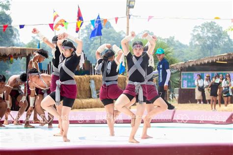 តោះ មកមើលការសម្ដែងគុនល្បុក្កតោដែលជាសម្បត្តិវប្បធម៍អរូបិយនៃមនុស្សជាតិ នៅខាងមុខប្រាសាទអង្គរវត្ត