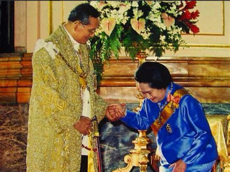 ๖ พฤษภาคม วันคล้ายวันประสูติสมเด็จพระพี่นางฯ ย้อนชมภาพ ความรักความผูกพันระหว่าง ในหลวง ร ๙ กับ