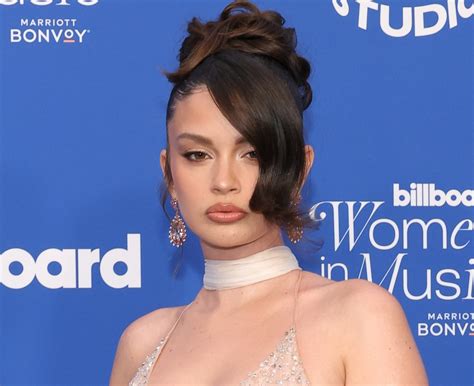Sabrina Claudio Shows Off Fit Body In New Photo Asks Yall Hungry