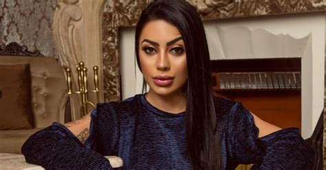De Férias Com O Ex Mc Mirella Faz Simulação De Sexo Oral E Dá Beijo