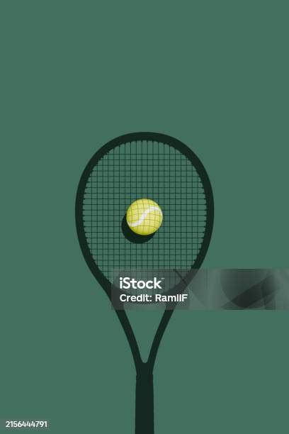 짙은 녹색 배경에 라켓의 그림자 아래 테니스 경기에 대한 노란색 공의 평면도입니다 3d 일러스트레이션 렌더링 엽서 전단지 포스터를 위한 사본 공간이 있는 창조적인 스포츠