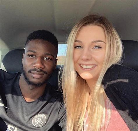 French Couple Scrolller