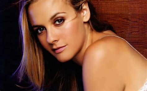 Alicia Silverstone Closeup Hd Pics Wallpaper Hd Celebrities 4k