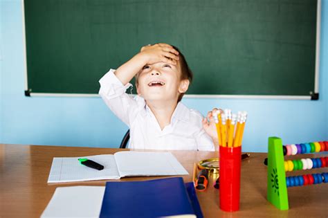 천재 학생 대학 교육 및 미래의 열망에 대한 유레카 순간과 유레카 개념을 가진 아이 학교 개념으로 돌아가기 아이에 대한 스톡 사진 및 기타 이미지 Istock