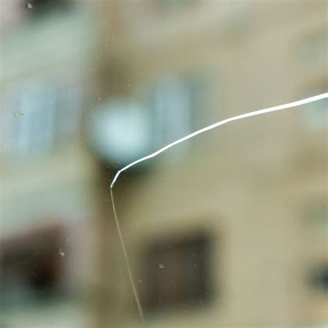 Solusi Apabila Kaca Tempered Pecah Sendiri Secara Tiba Tiba