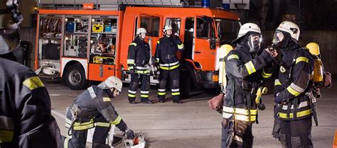 Absturzsicherung Im Drehleiterkorb Und Auswahl Von Atemschutzgeräten Unfallkasse Hessen Ihre