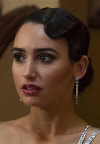 לונה אספינוזה סקירה סרטים וסדרות אידיבי