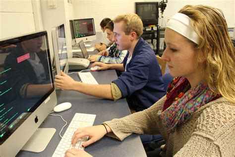 Baetz Strives To Attract Females To Male Dominated Computer Science Classes The Oracle