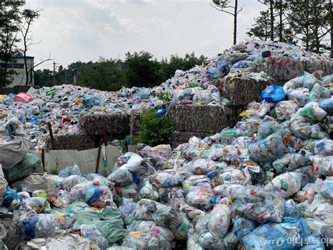 한국 플라스틱 배출량 세계 2위인데재활용 쓰레기 수입하는 현실