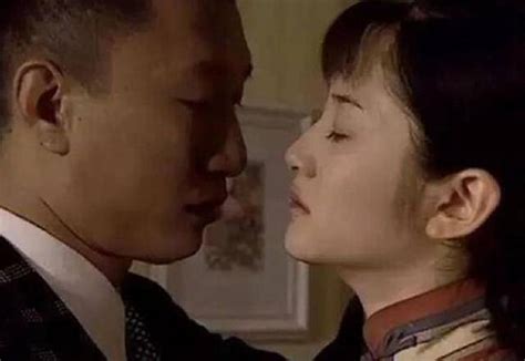 男演员拍吻戏时有反应怎么办？宋茜直接咬嘴唇，而她的做法最绝！ 360娱乐，你开心就好