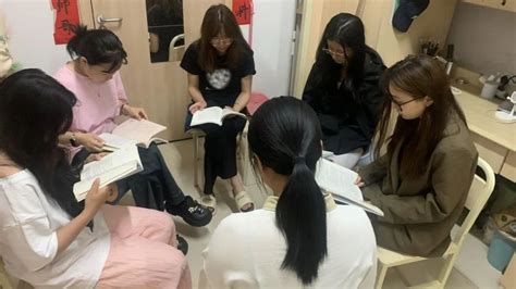 书香宿舍，激励你我”——组织开展宿舍读书交流会