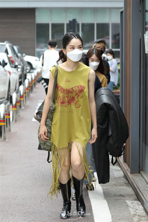 [덕샷] 송소희 국악소녀의 힙한 출근길 패션