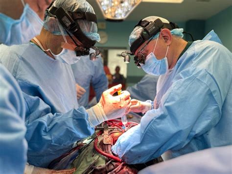 Українські лікарі провели першу трансплантацію комплексу серце легені Chas News