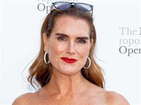 Brooke Shields Confidently Freed The Nipple Went Pants Less In Gorgeous Beachside Snapshot