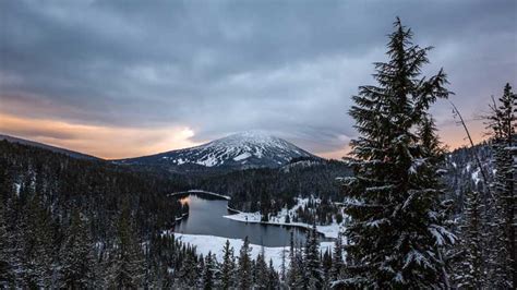 Meet The Pros Tracking Central Oregons Winter Storms — Bend Magazine
