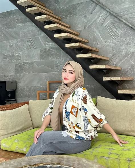 Potret Thya Sethya Gadis Mma Yang Sempat Pakai Hijab Namun Tidak Bertahan Lama Kini Jualan