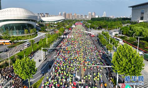 湖北2023孝感马拉松鸣枪开跑 新华湖北